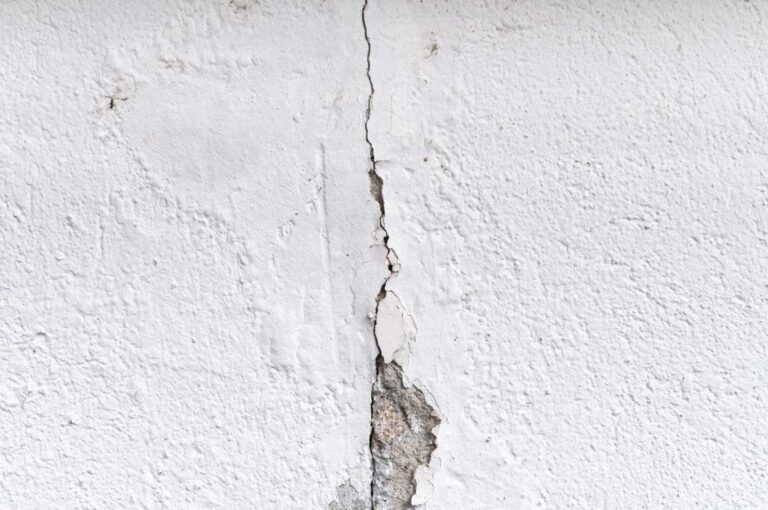 Stucco Problems: 5 Warning Signs and What They Mean